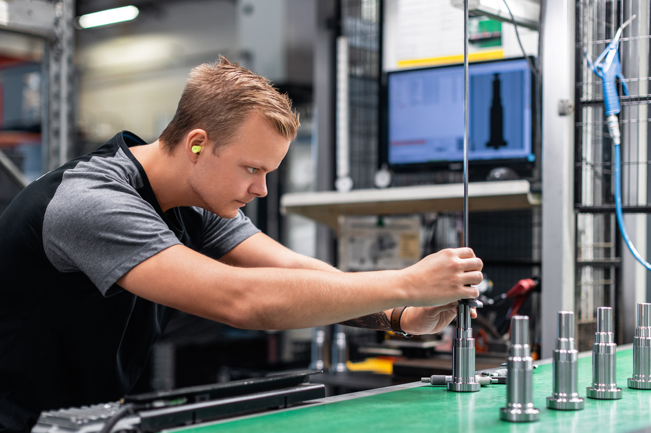 Från praktikant till produktionsledare: “Här utvecklas man i takt med ...